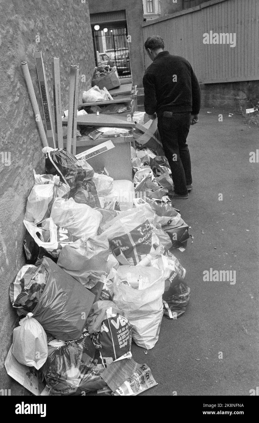 Oslo 19801014. Strikes in the cleaning plant in Oslo. The garbage ...