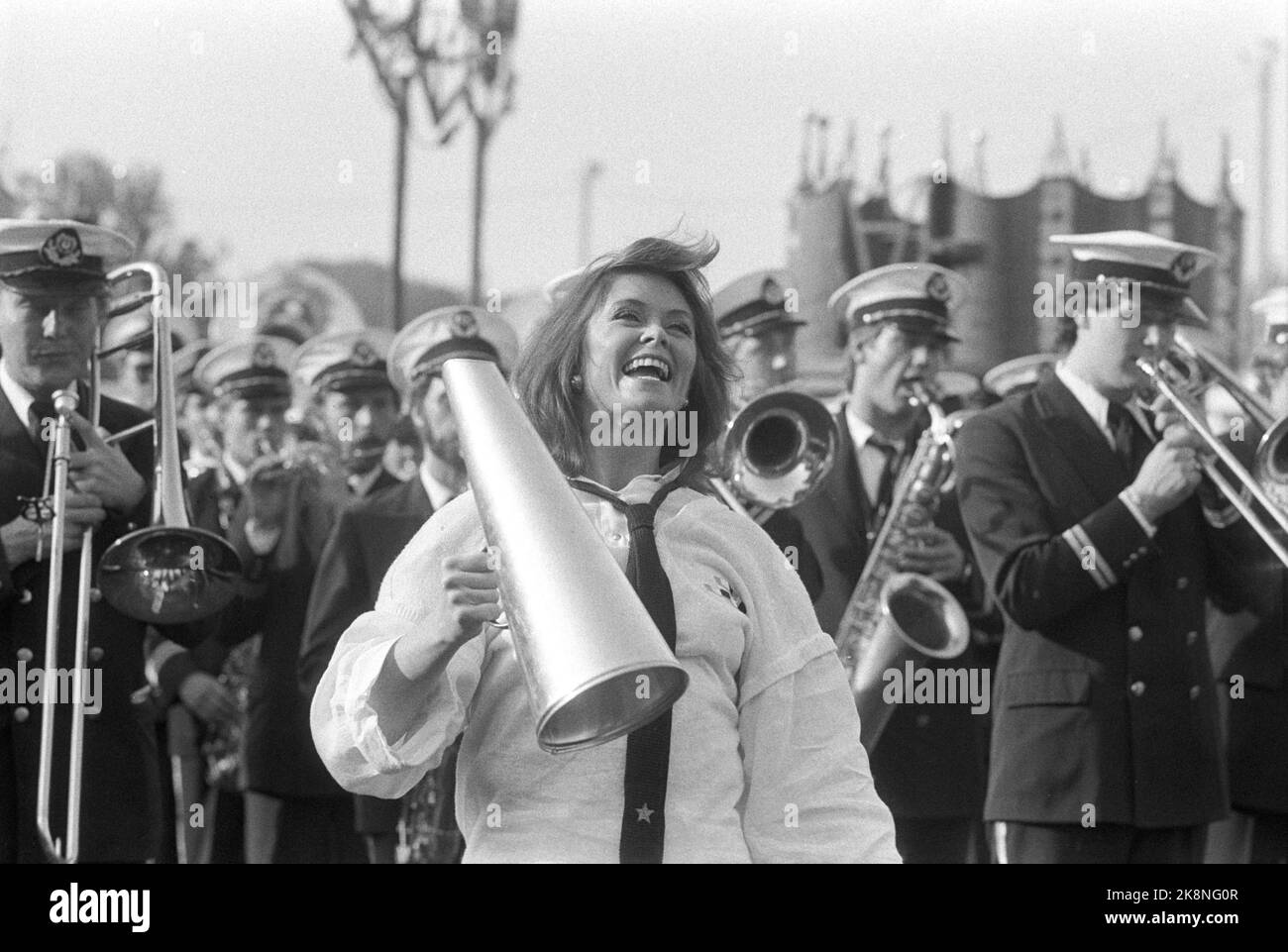 Ropert megaphone photo hi-res stock photography and images - Alamy