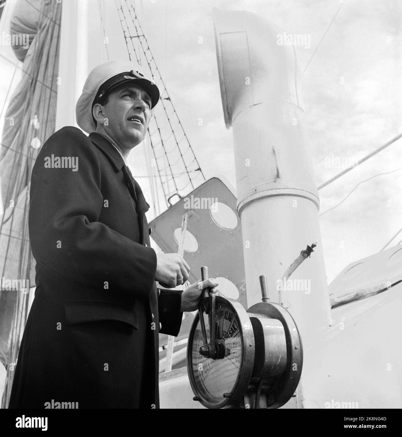 Ship captain uniform hi-res stock photography and images - Alamy