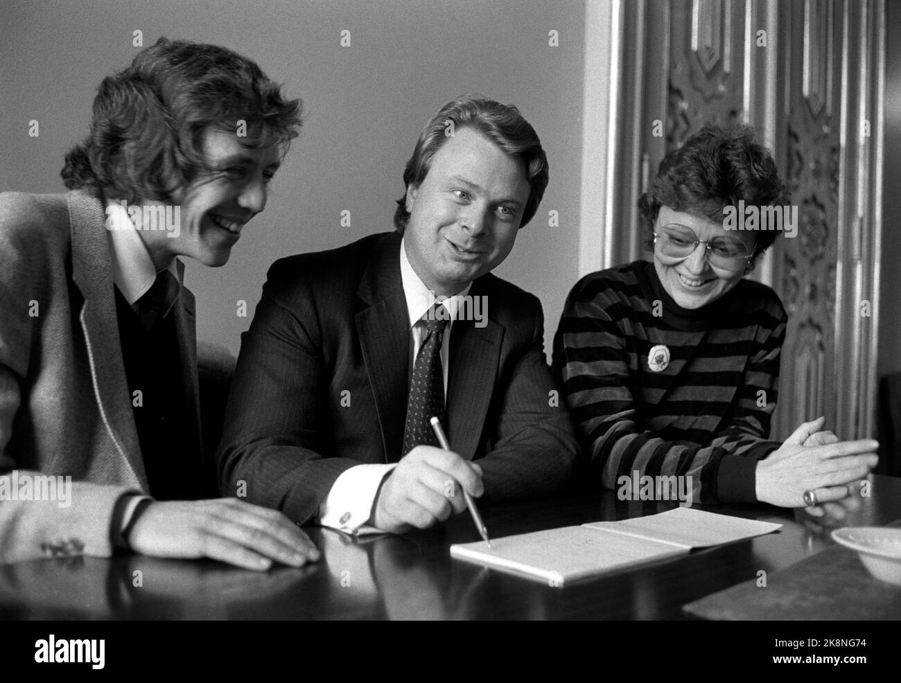 Oslo 19820326. The Reksten case. Minister of Trade Arne Skauge (in the ...