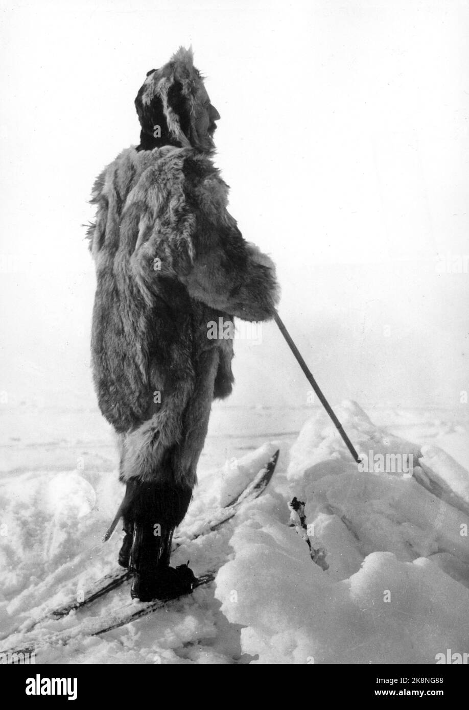 Roald amundsen skiing Black and White Stock Photos & Images - Alamy