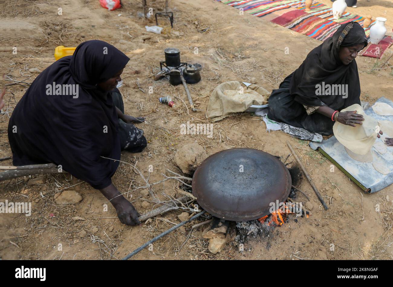Gaza, Palestine. 23rd Oct, 2022. Palestinian women bake traditional ...