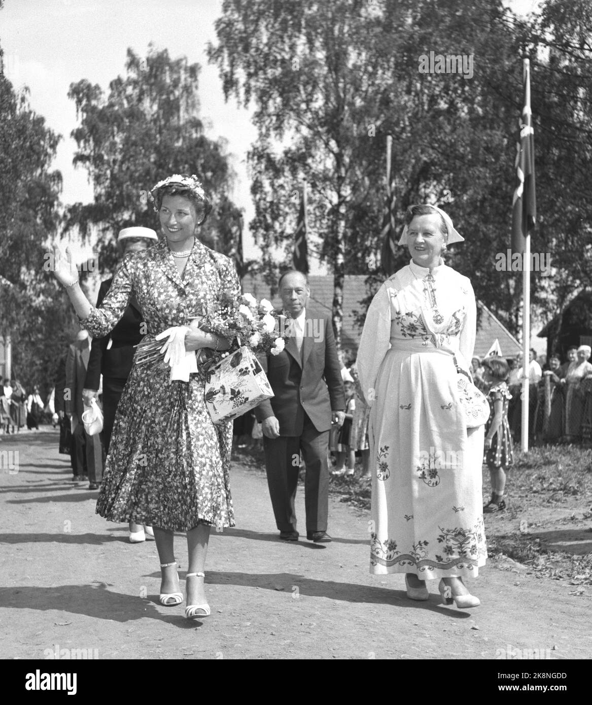 Starum at Mjøsa 19560630. Princess Astrid The country's first lady on ...