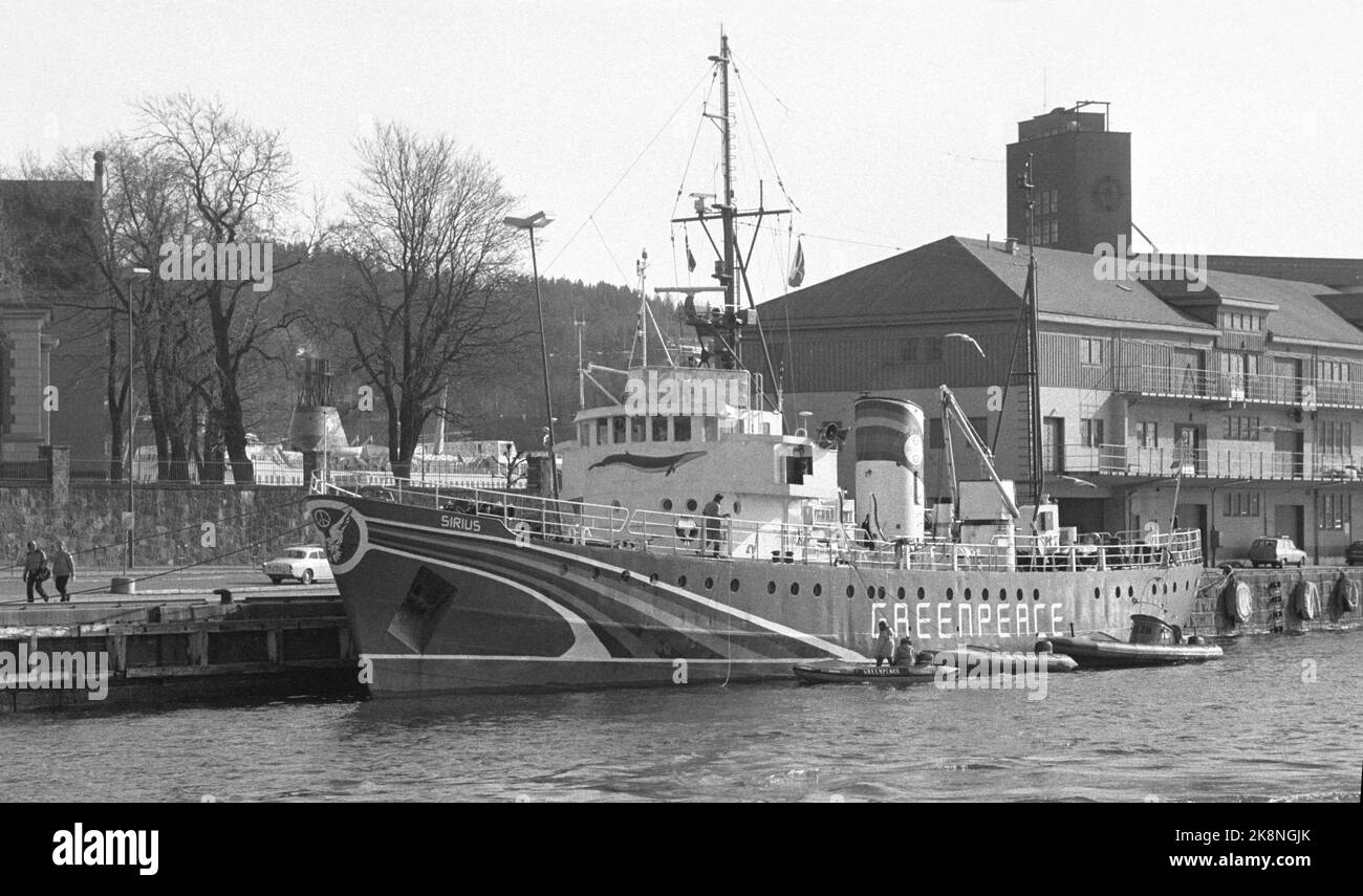 1983 greenpeace vessel hi-res stock photography and images - Alamy