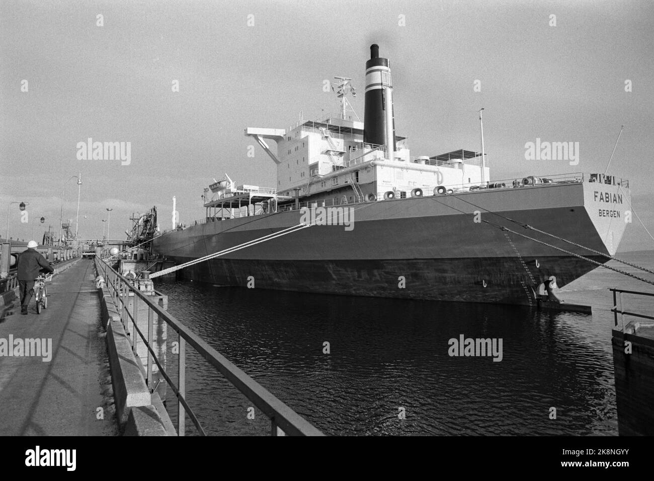 1973 oil tanker hi-res stock photography and images - Alamy
