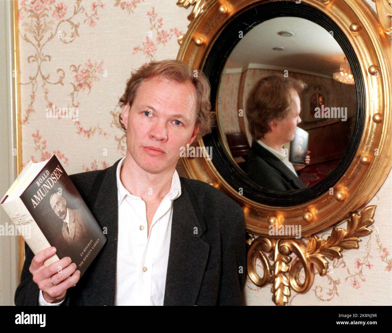 Oslo 19951025 Author Tor Bomann-Larsen today presented his biography of ...