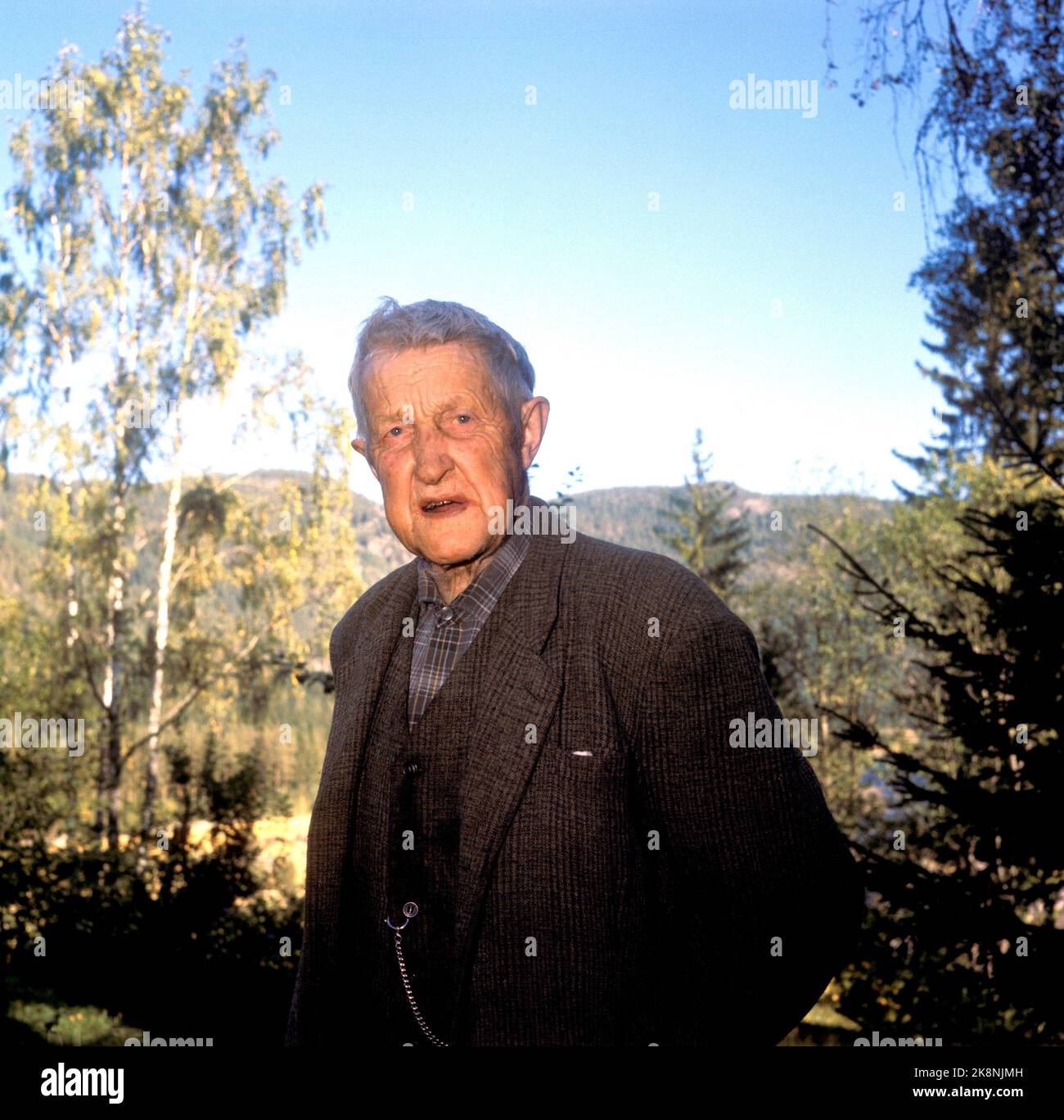 Author mikkjel fonhus outside his home hi-res stock photography and ... Author mikkjel fonhus outside his home hi-res stock photography and ...
