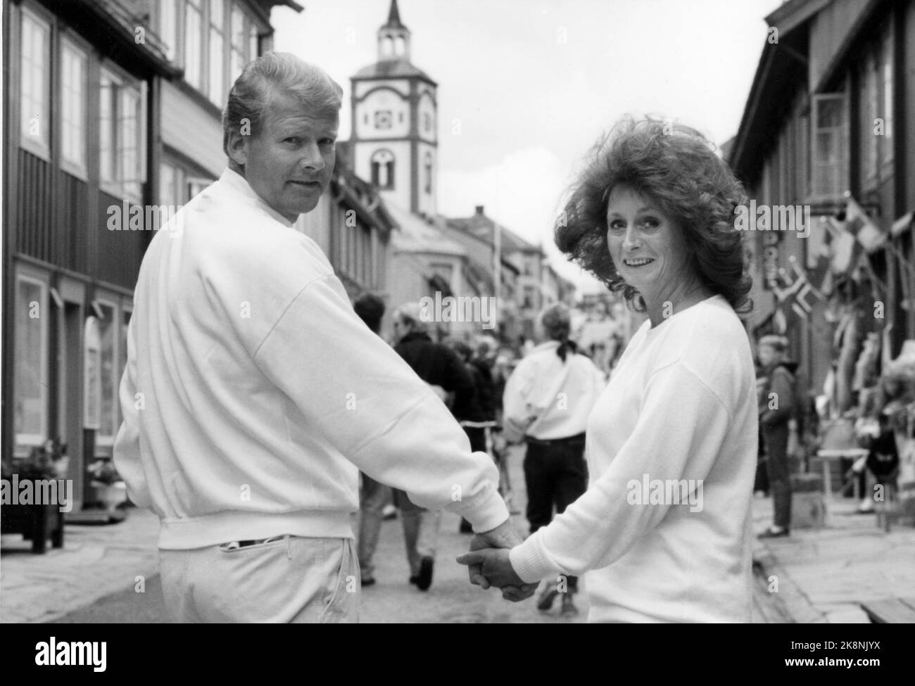 Røros 19890813: Progress Party chairman Carl I. Hagen together with his ...