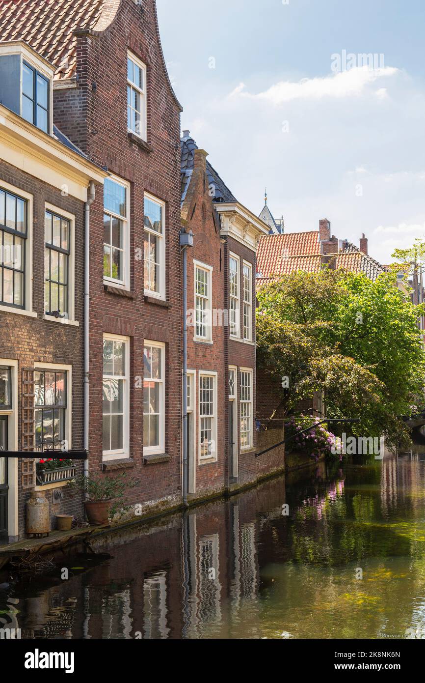 Canal houses in the center of the medieval student city of Delft Stock ...