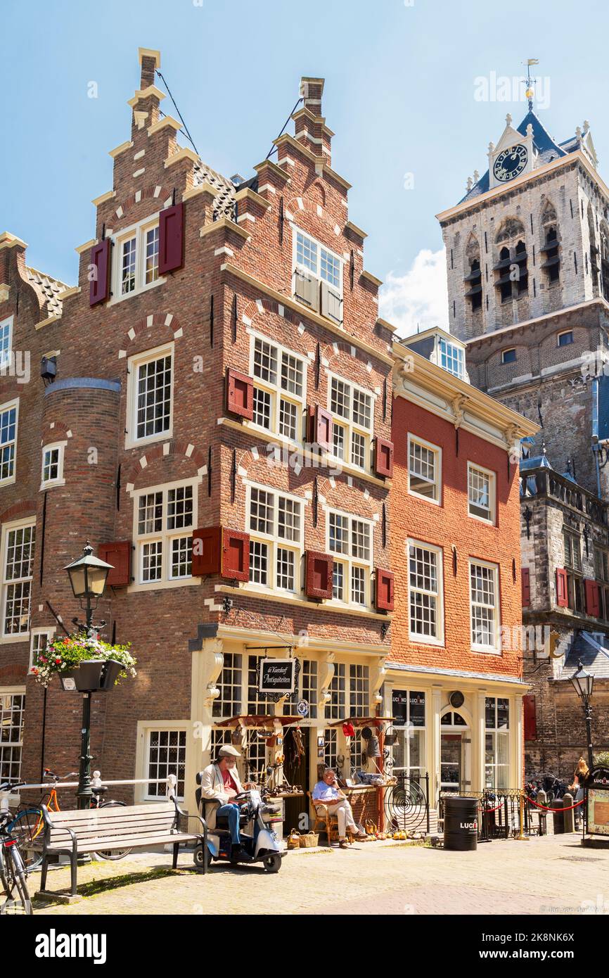Center of the picturesque medieval city of Delft Stock Photo - Alamy