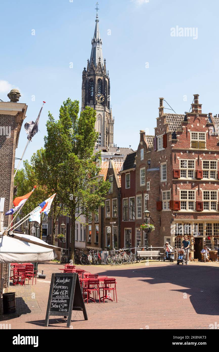 Center of the picturesque medieval city of Delft Stock Photo - Alamy