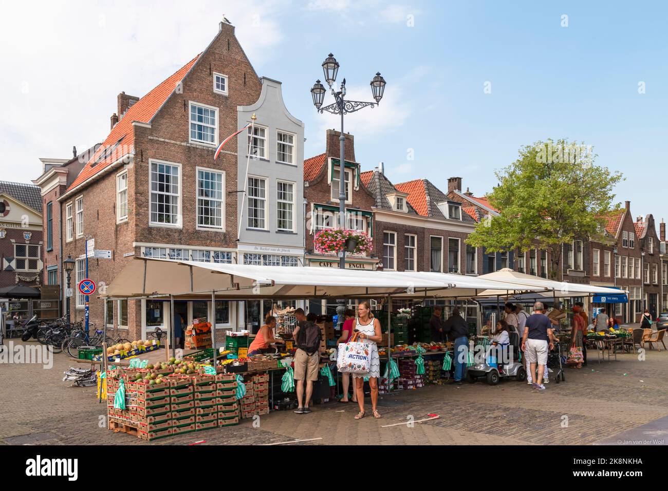 Market stalls on the market square in the old Dutch city of Delft Stock ...