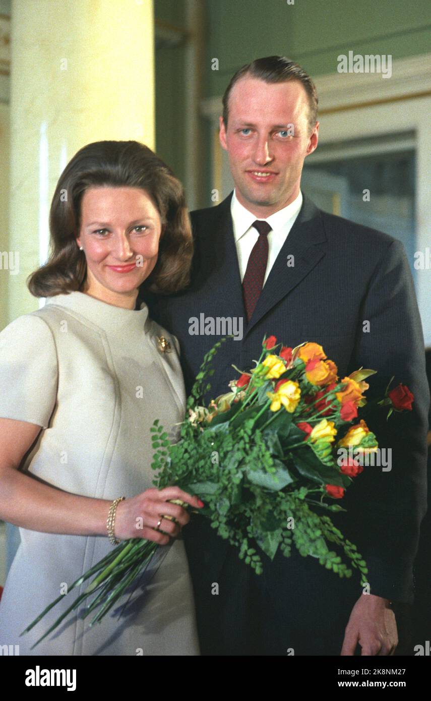 Oslo 19680321. Crown Prince Harald and Sonja Haraldsen have a press ...