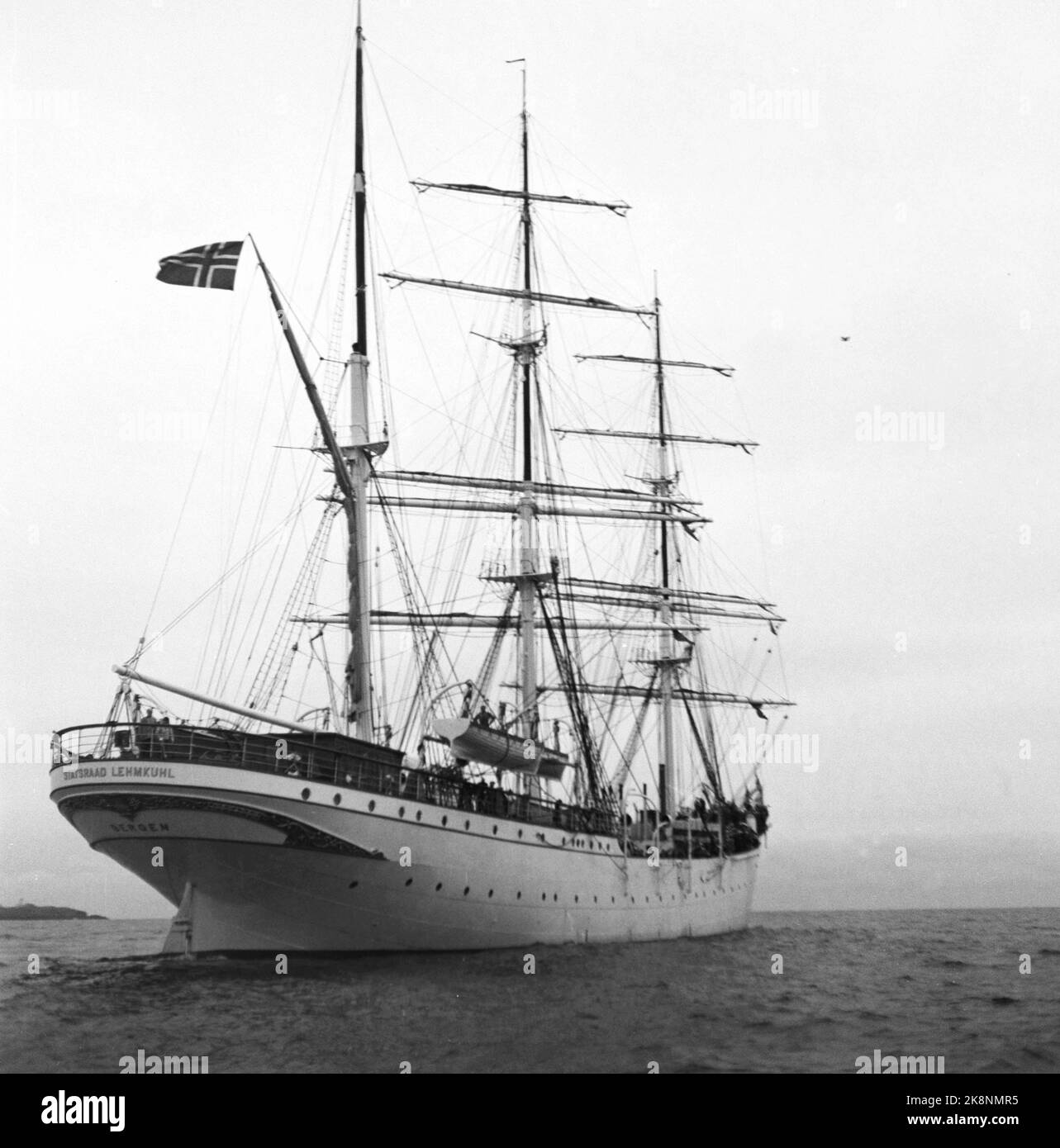 Sailing school ship hi-res stock photography and images - Alamy