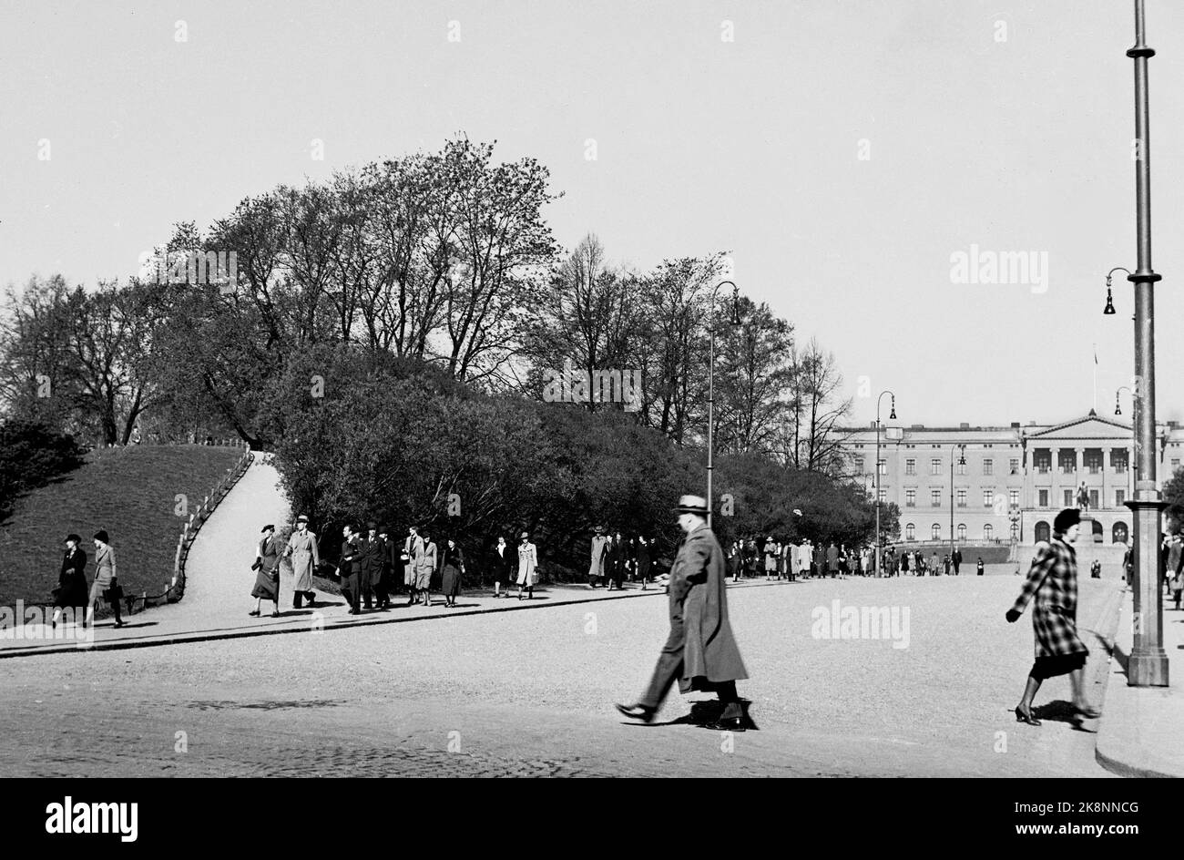 Oslo ca 1935 "Office people on their way to their work". Street life ...