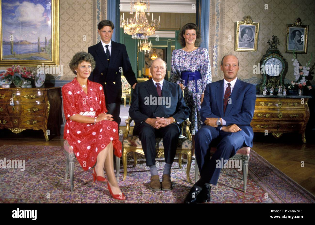 Oslo 198909 - Princess Märtha Louise turns 18. Family photo Sitting BC ...