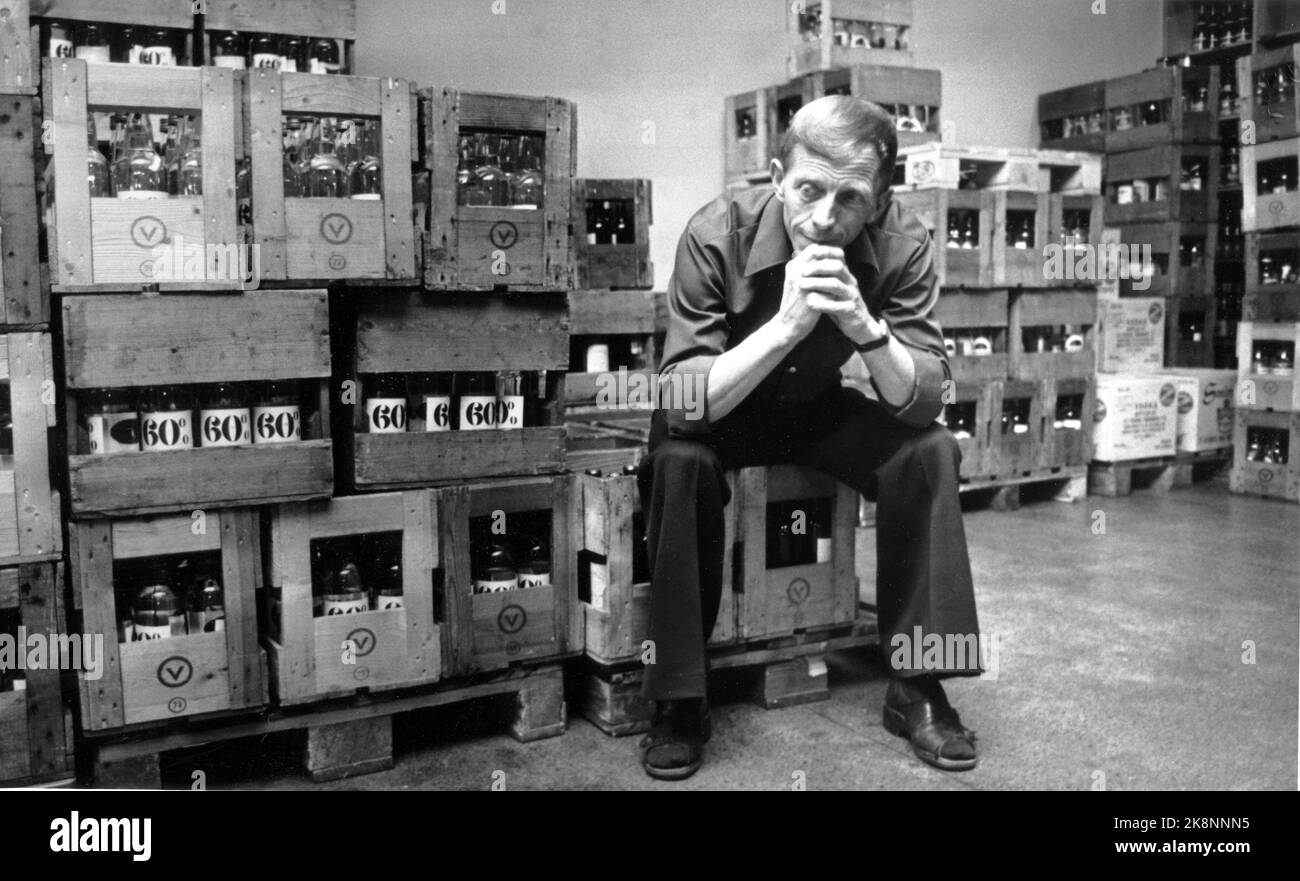 Customers warehouse Black and White Stock Photos & Images - Alamy