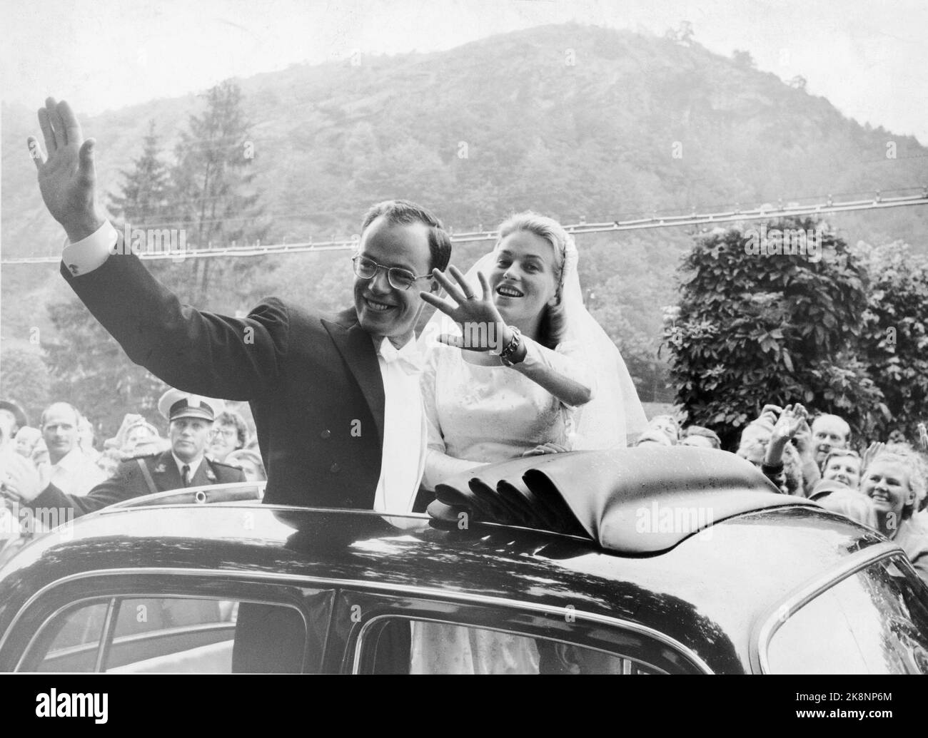 Søgne August 22, 1959. Great booth in Søgne when the fishmonger's ...