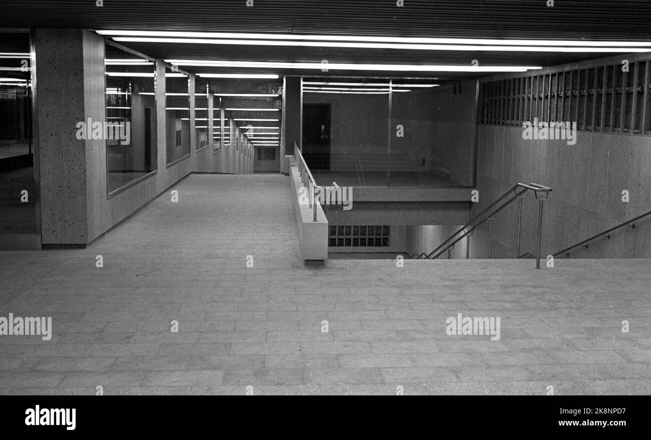 Ntb ntb subway stations interior subway hi-res stock photography and ...
