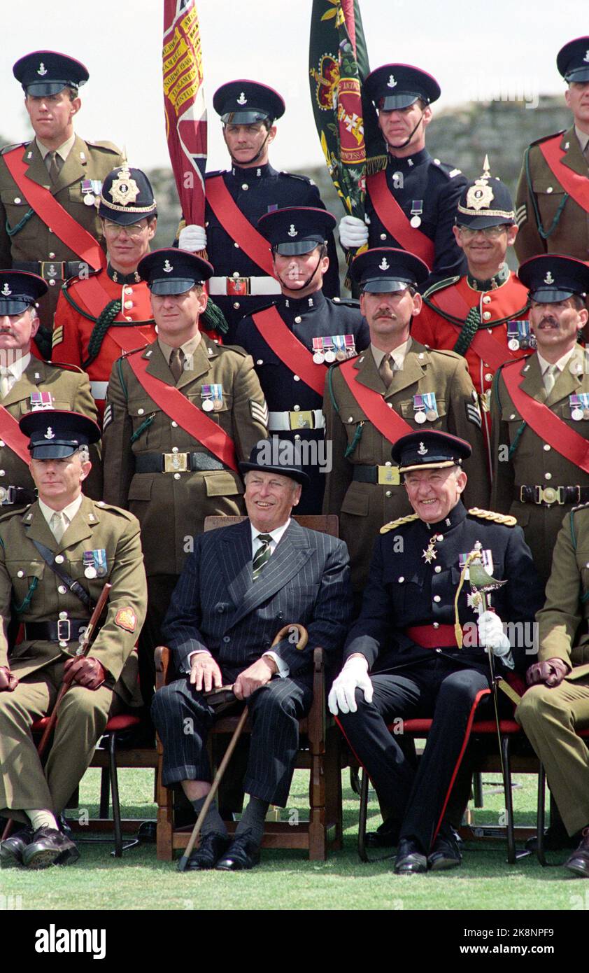King olav visits his honorary regiment green howard the regiment hi-res ...