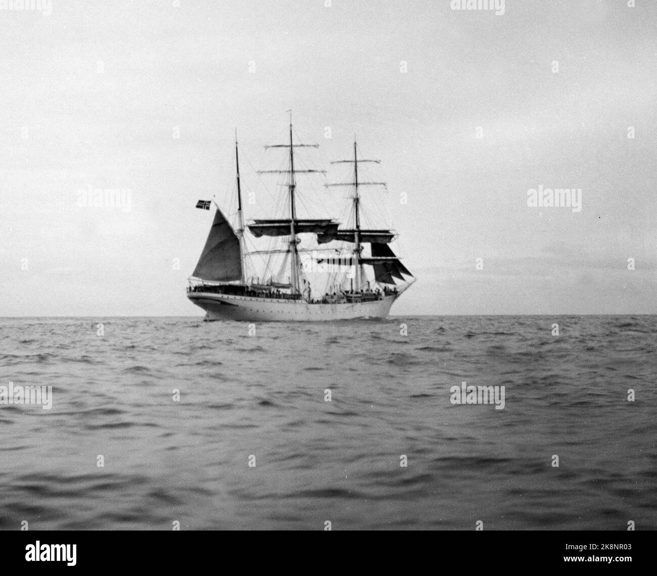Sailing school ship hi-res stock photography and images - Alamy