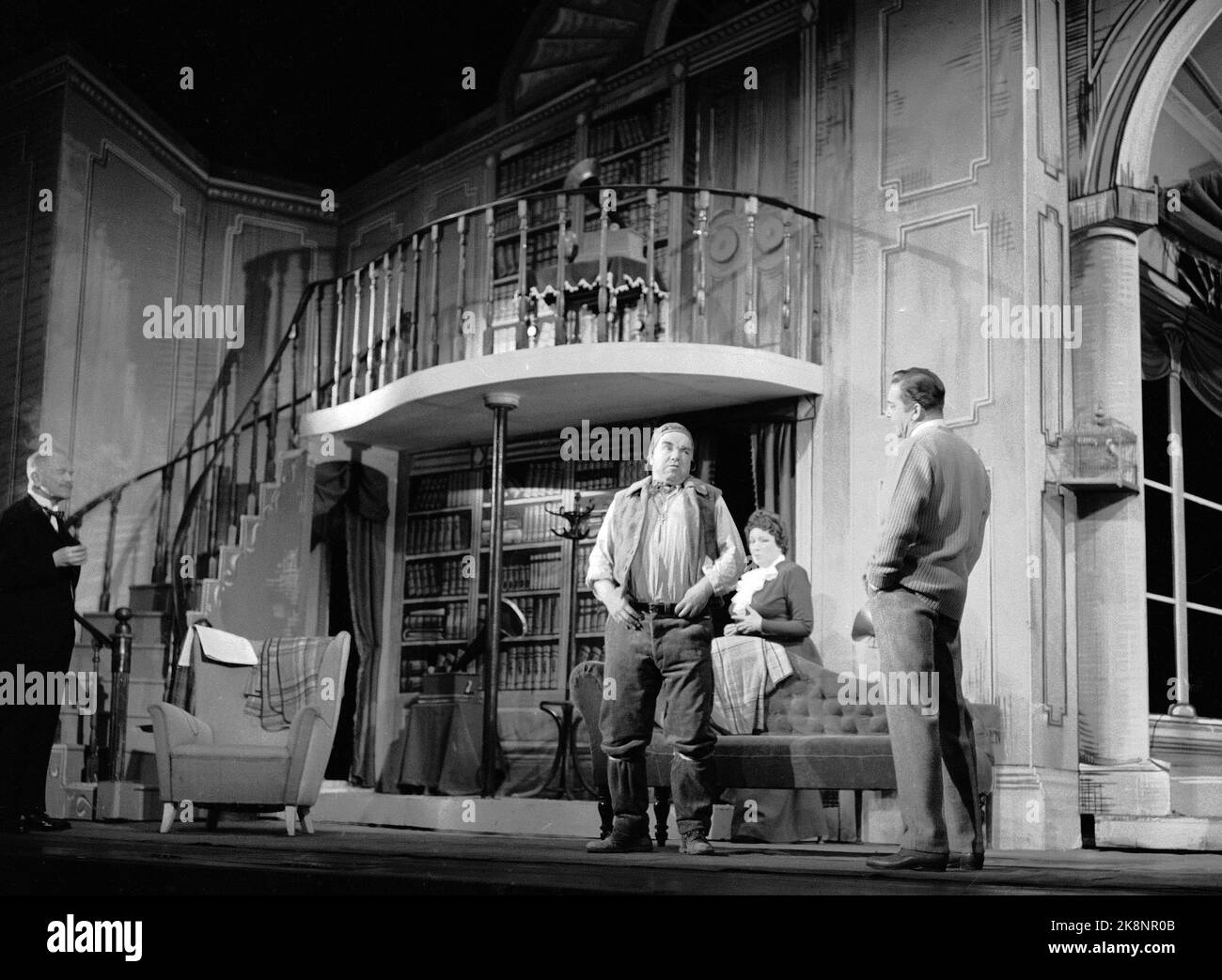 Oslo January 1960 Folketeateret / Oslo New Theater sets up the operette ...