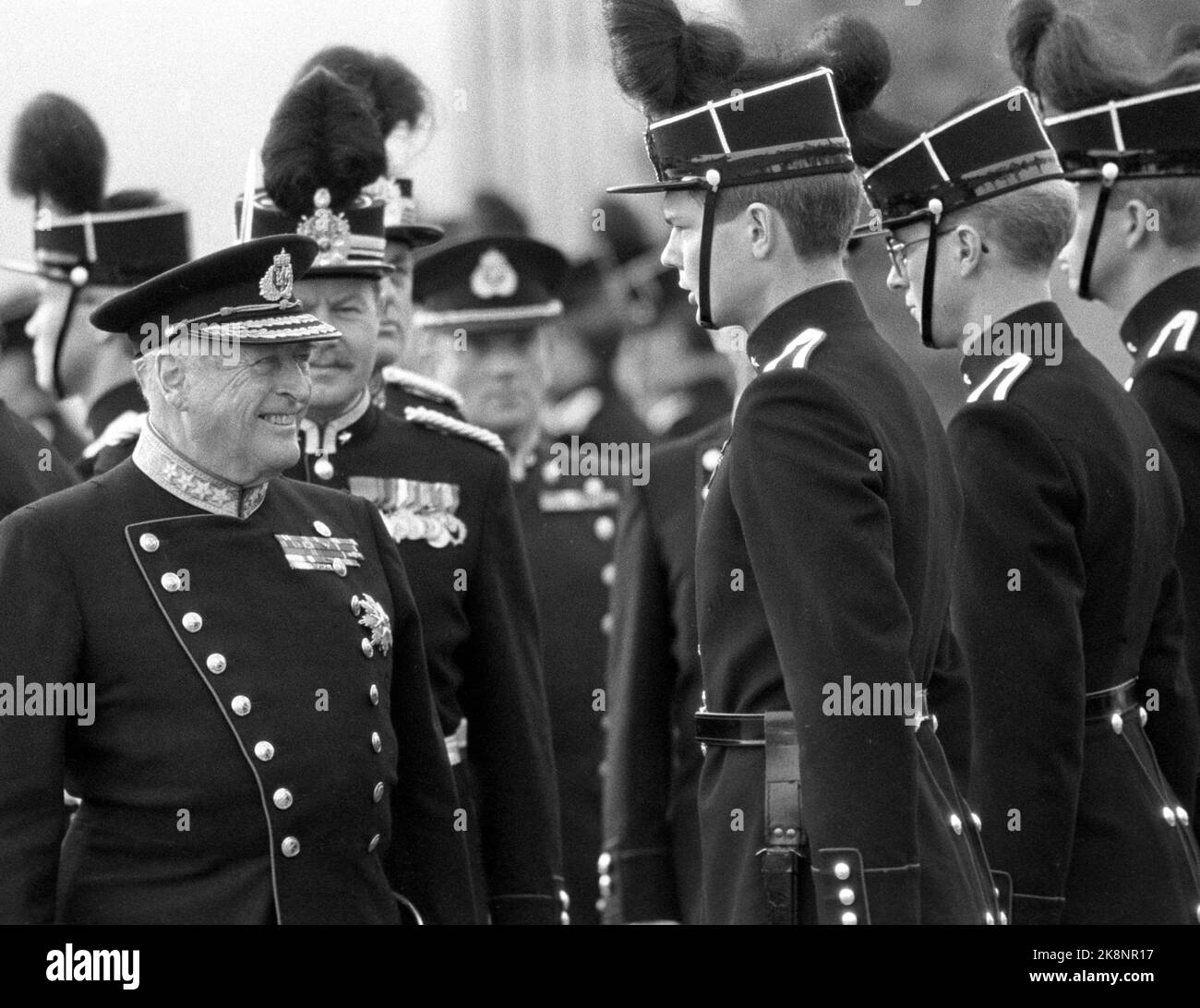 Oslo 1984-10: War School. King Olav V inspects the War School in ...