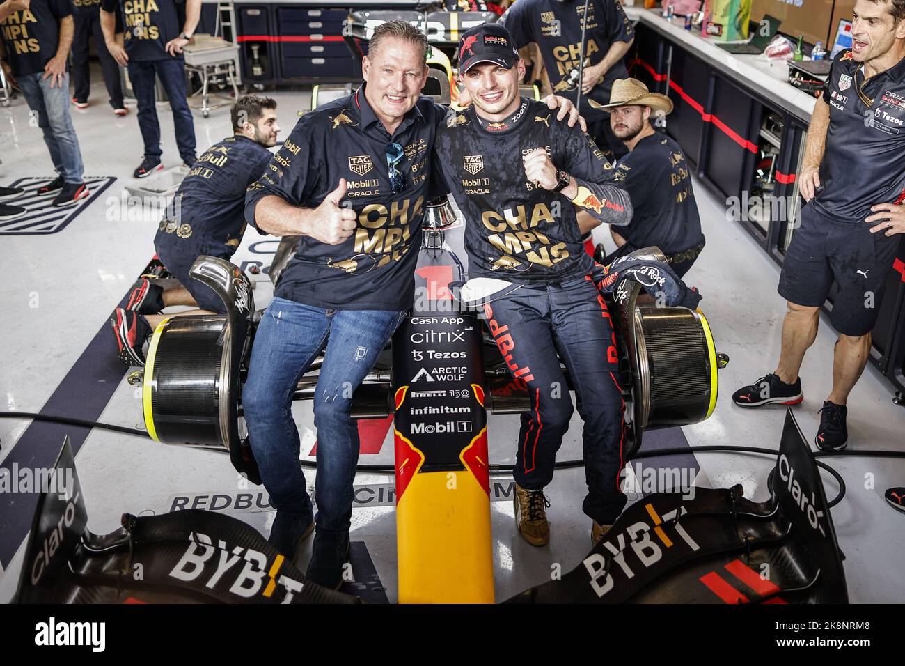 VERSTAPPEN Max (ned), Red Bull Racing RB18, portrait and his father Jos Verstappen during the ...