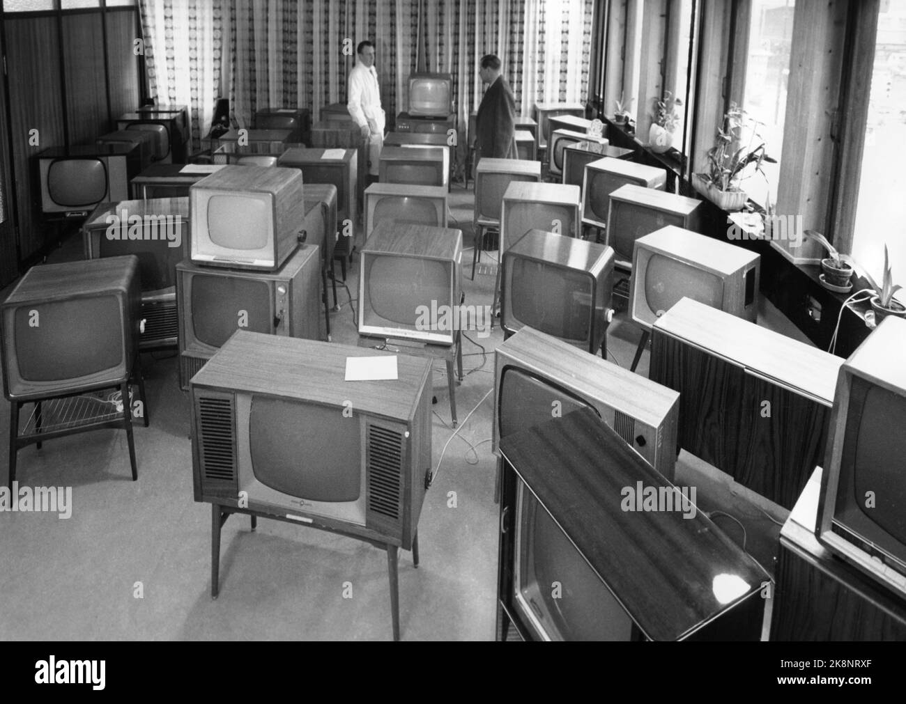 Oslo January 21, 1961. Many different television devices to choose from ...