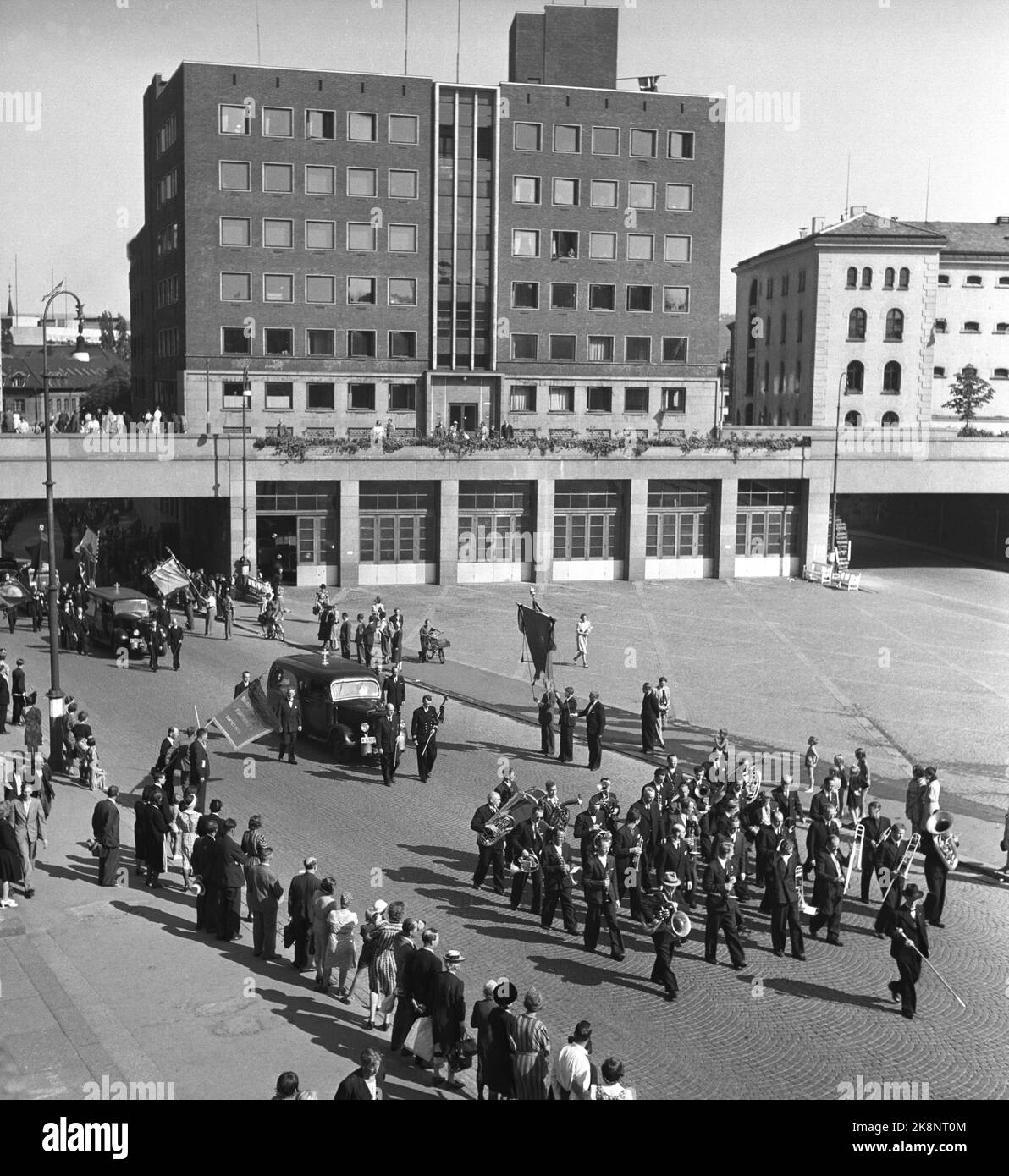 1945 the funeral of rolf wickstrom and viggo hansteen hi-res stock ...