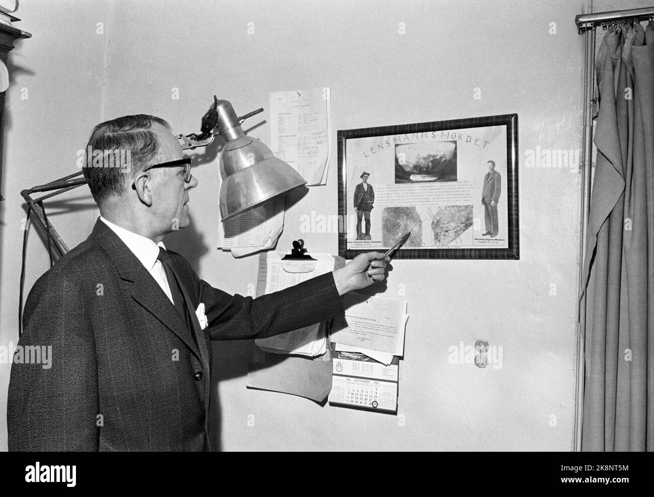 Bank wall work Black and White Stock Photos & Images - Alamy