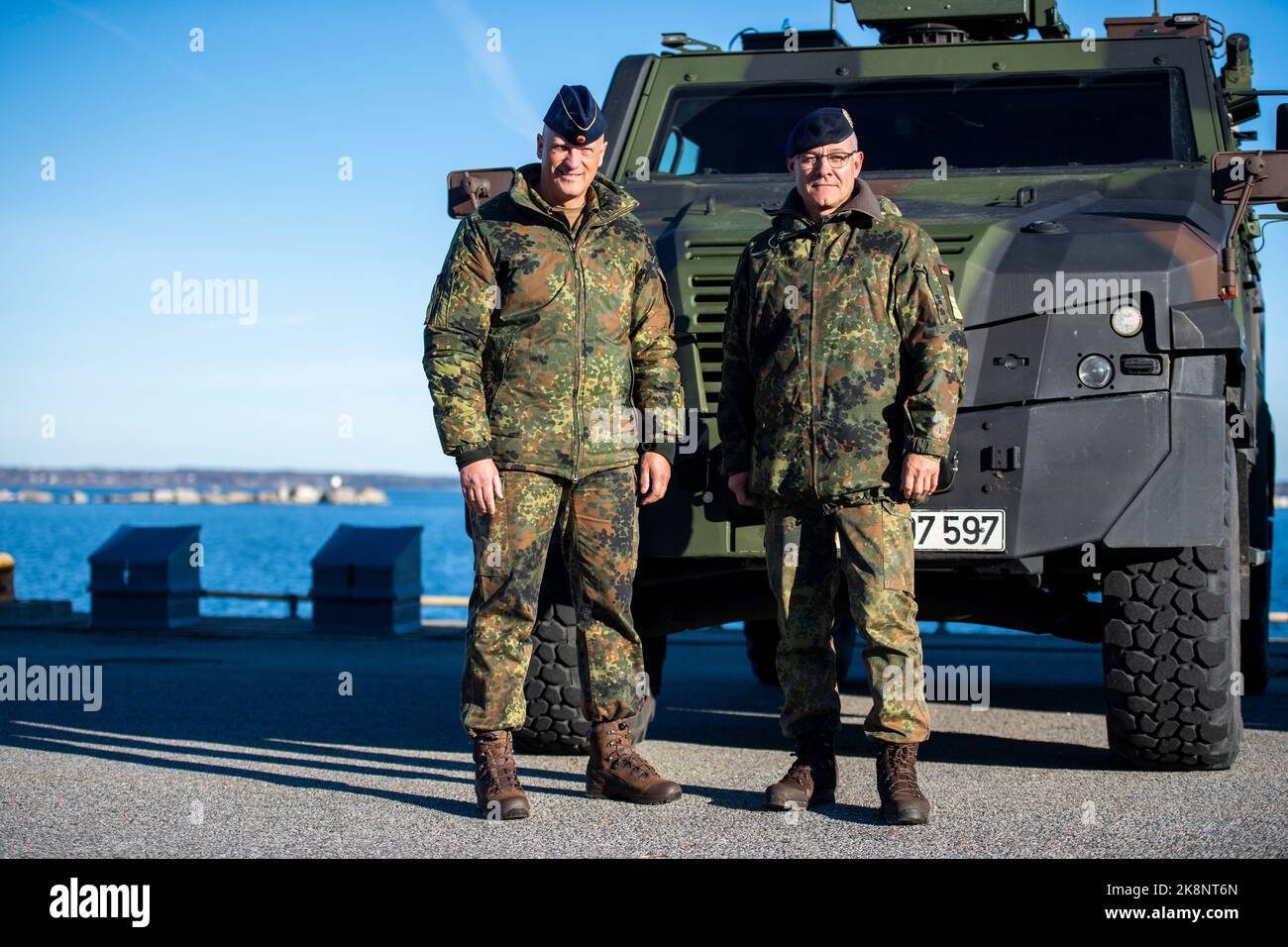 Tallin, Estonia. 24th Oct, 2022. Lieutenant General Ingo Gerhartz (l ...