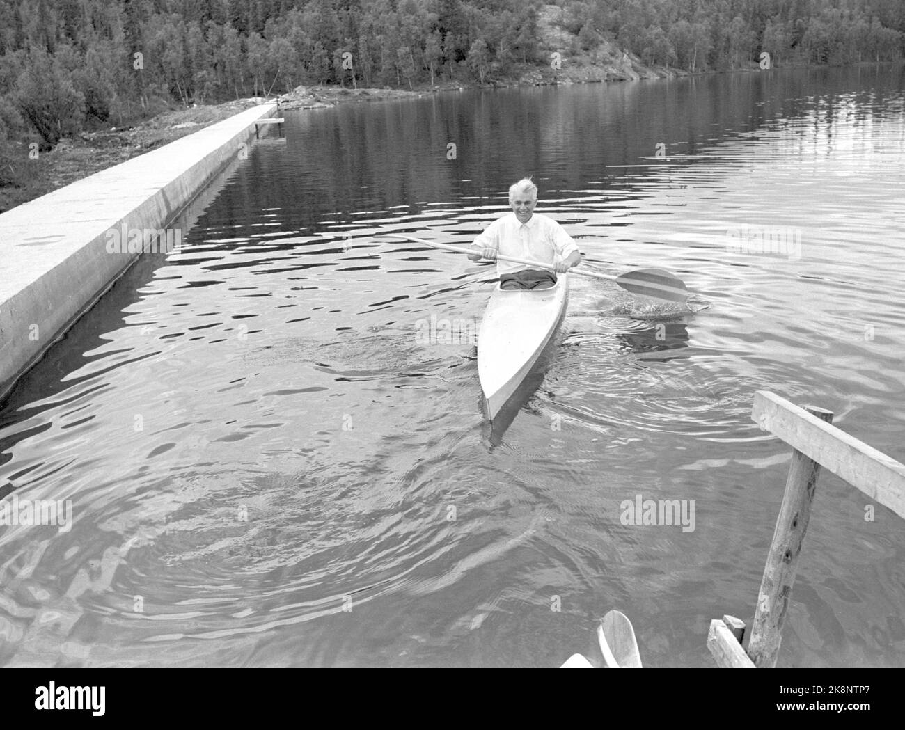 Ivar aaserud current ntb paddling kayaks alone hi-res stock photography ...