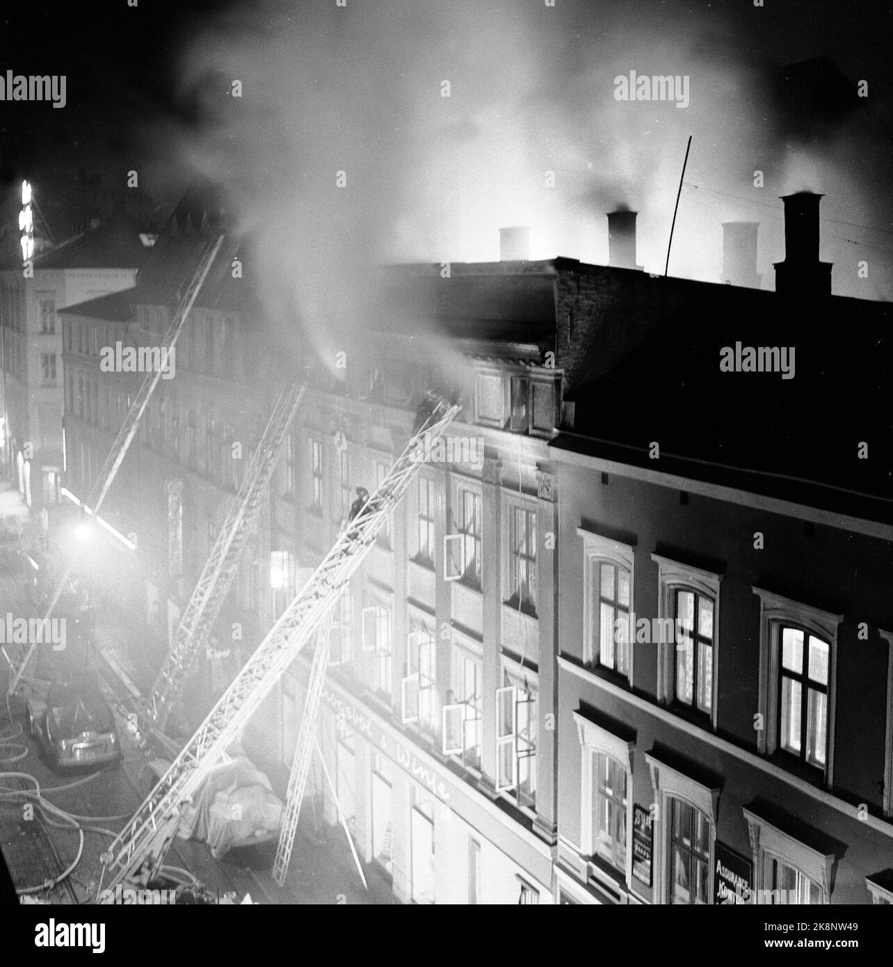 Ntb ntb smoke development fire extinguishing firefighters fires night ...