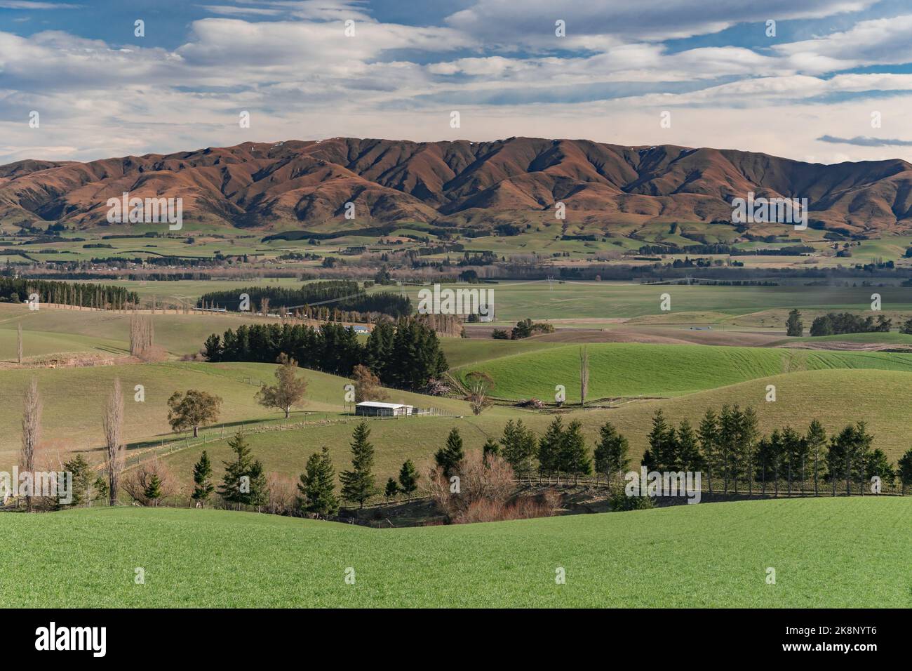 Magnificent view of mountain range from Geraldine Fairlie Lookout point ...