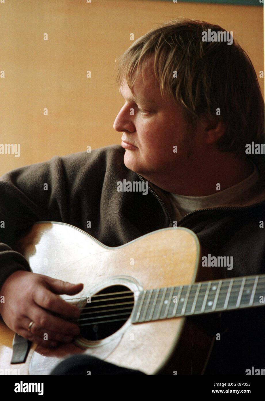Knut falch ntb guitars alone profile portrait hi-res stock photography ...