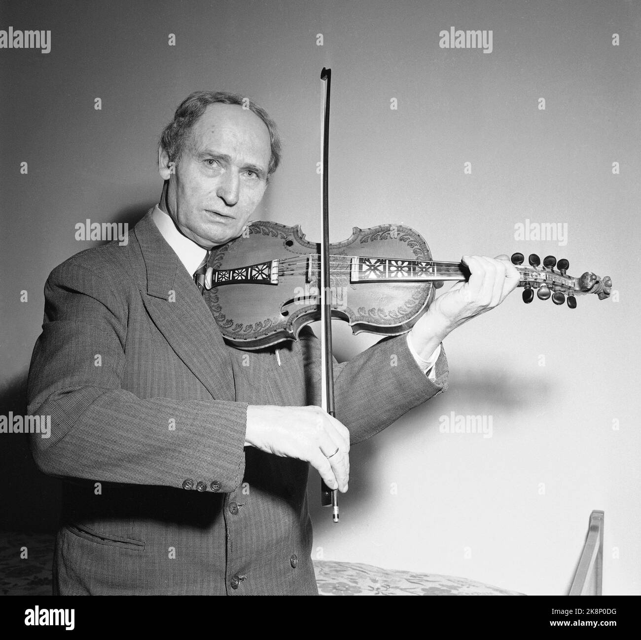 Oslo February 4, 1957. Folk music collector Arne Bjørndal, here with ...