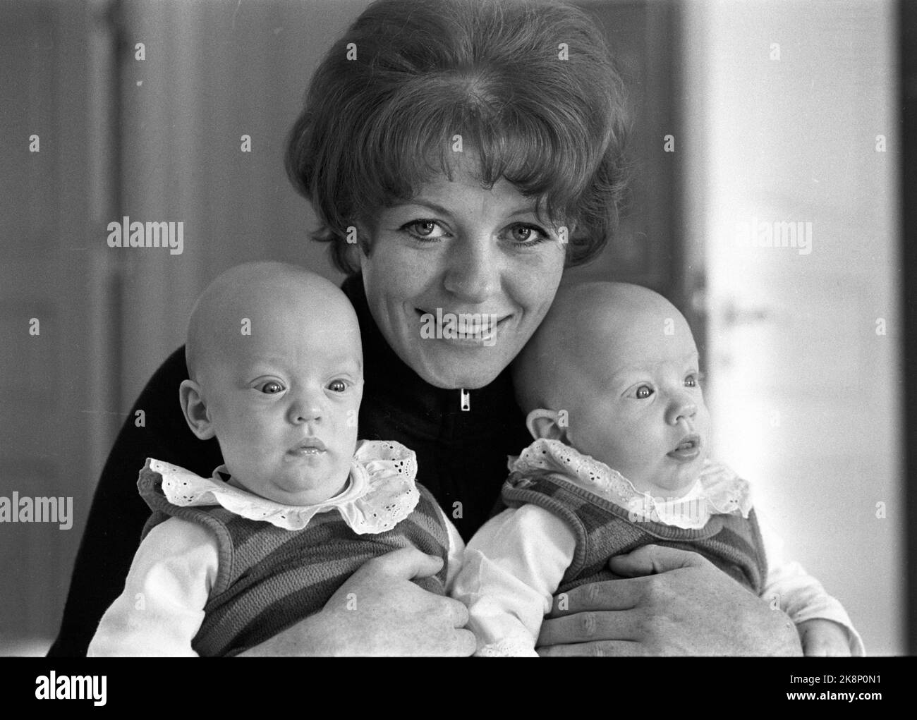 Oslo 19691010 actor kari simonsen with his twin sons photo Black and ...