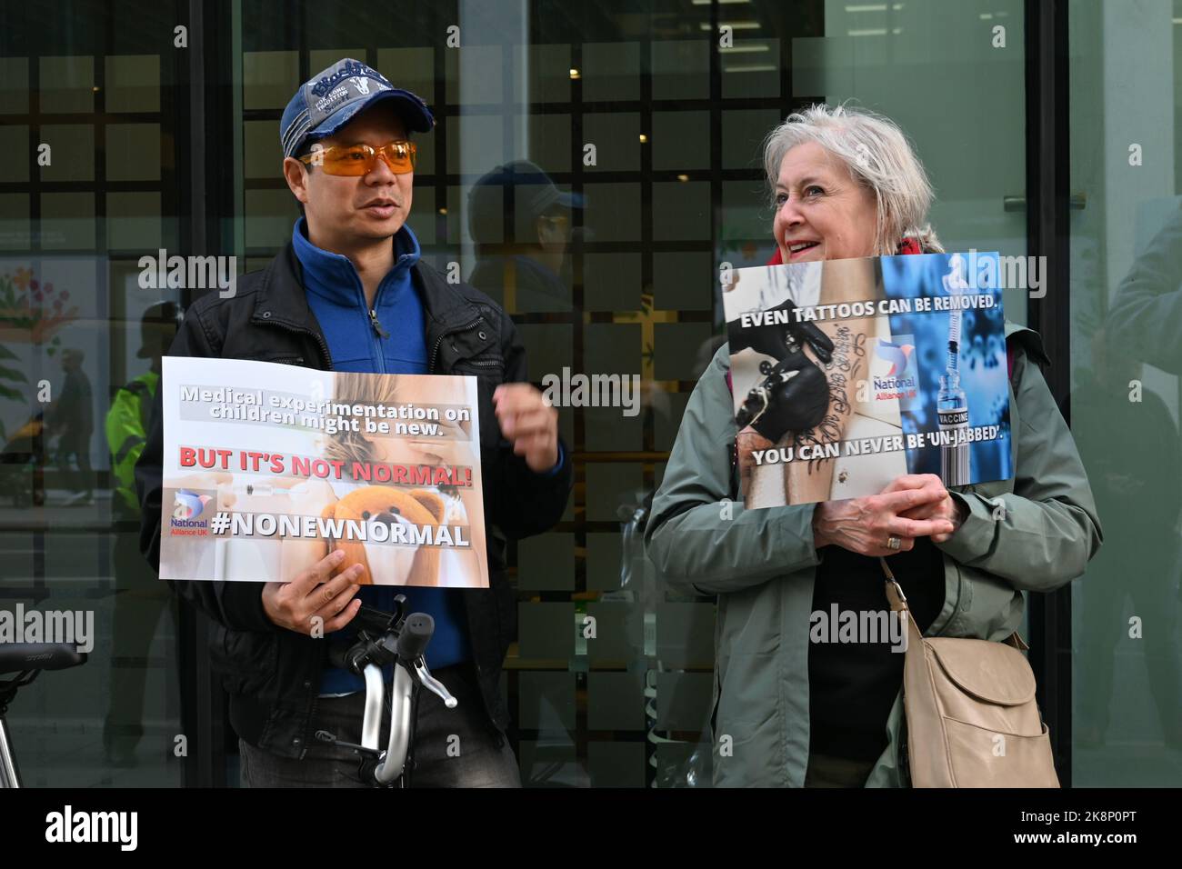 Parliament Square, London, UK, 24th October 2022. Anthony Webber trying ...