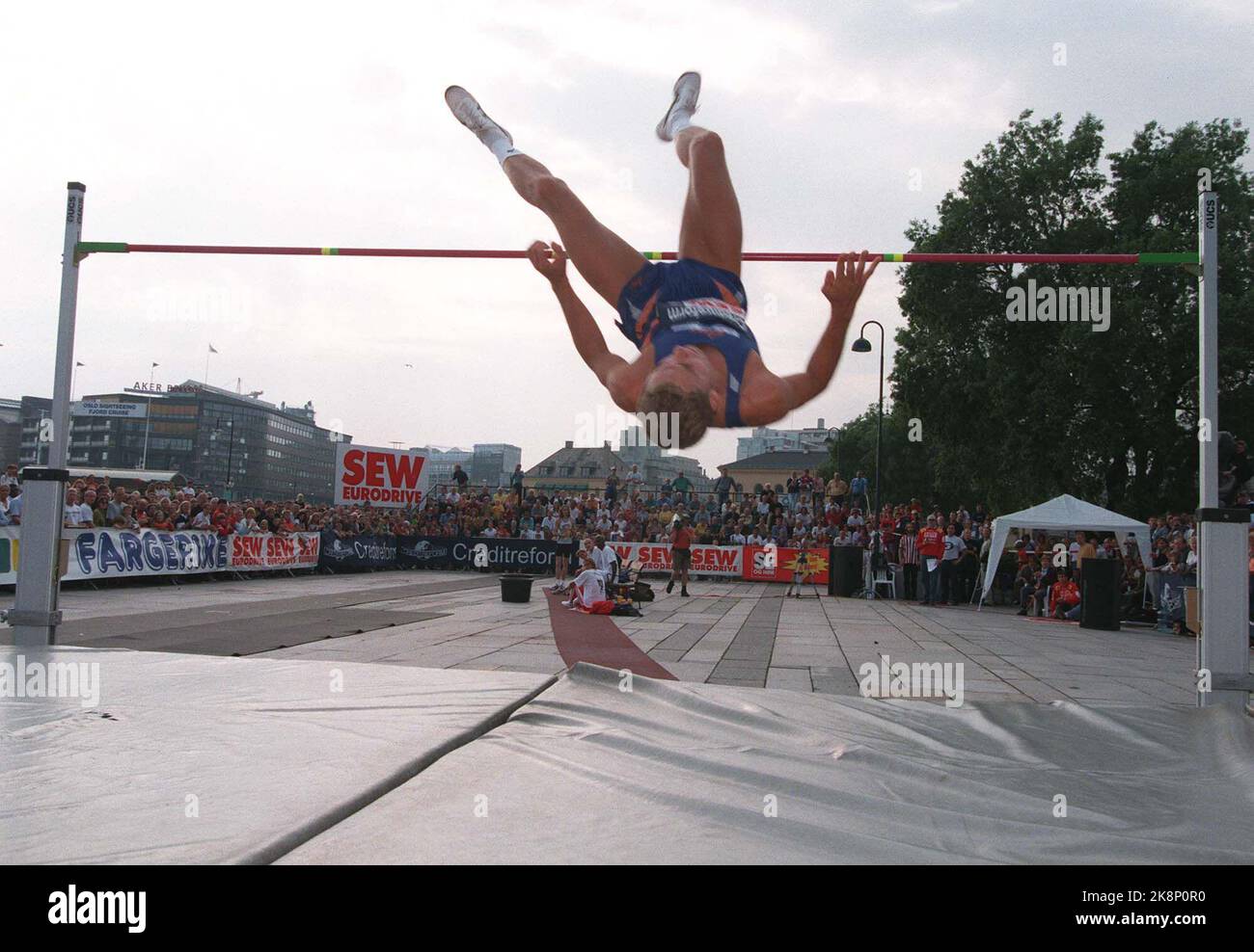 Helge hansen ntb action alone high jump hi-res stock photography and ...