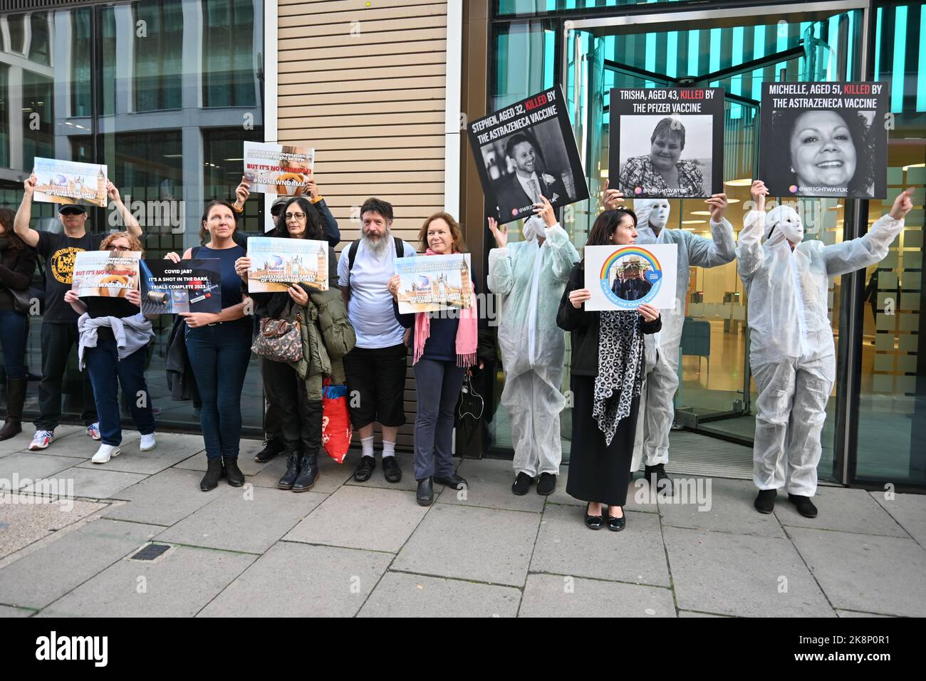 Parliament Square, London, UK, 24th October 2022. Anthony Webber trying ...
