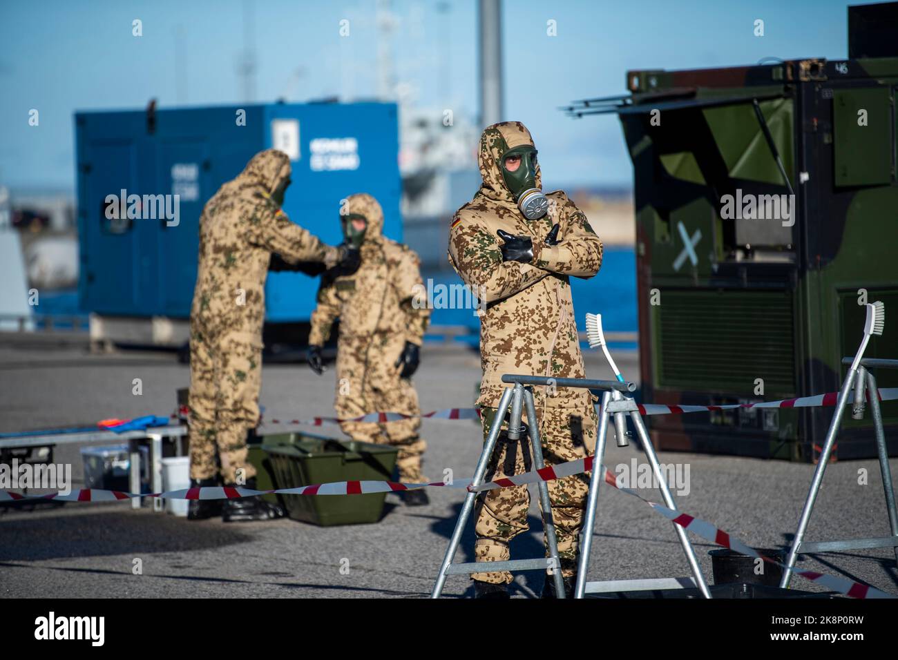 24 October 2022, Estonia, Tallin: Soldiers of the German Armed Forces ...