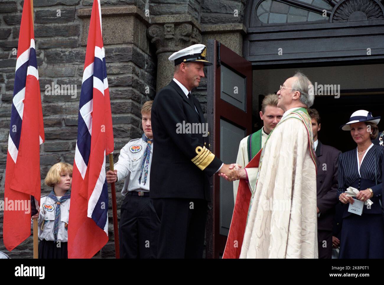 Scout handshake hi-res stock photography and images - Alamy