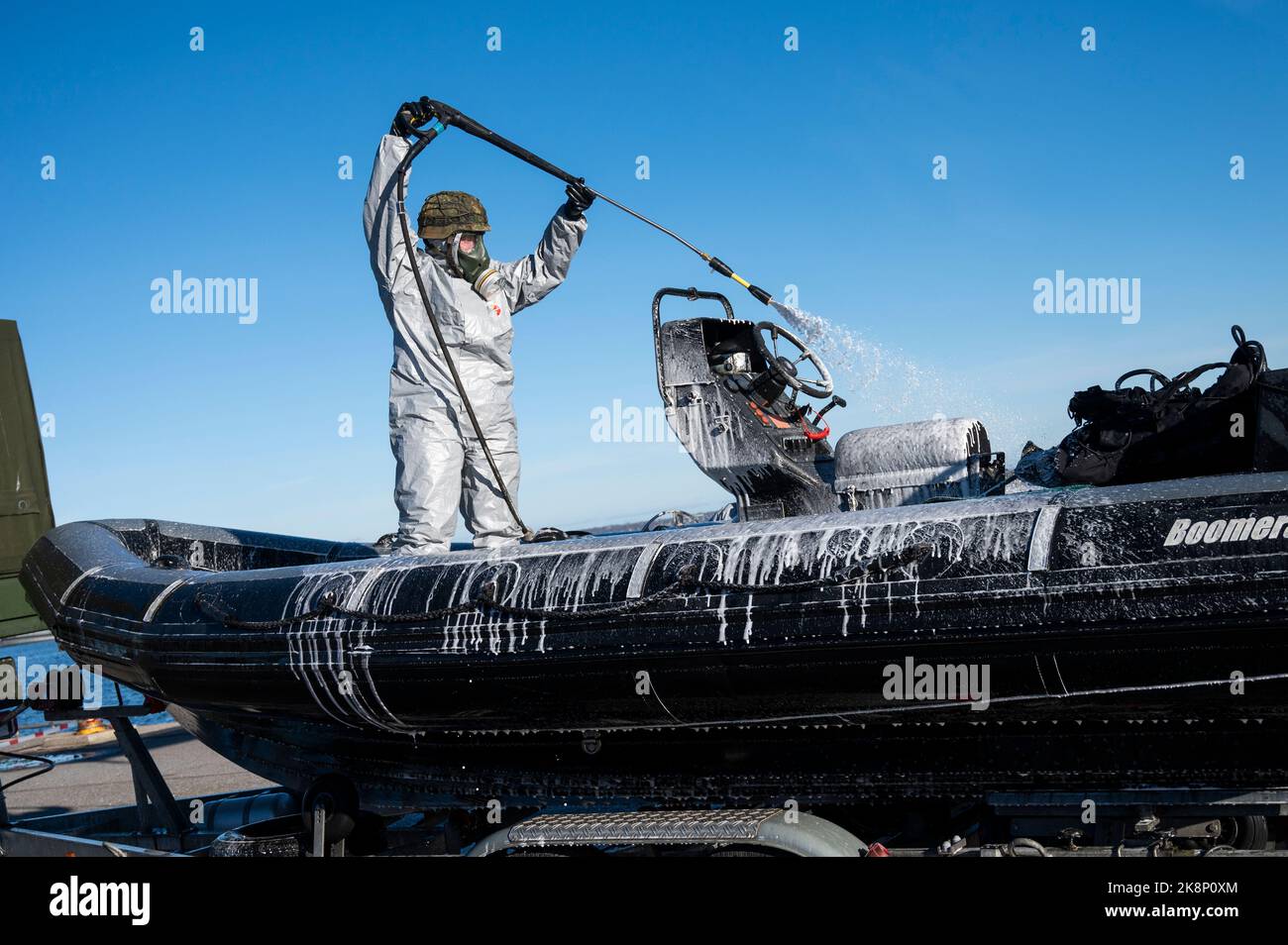 24 October 2022, Estonia, Tallin: Soldiers of the German Armed Forces ...