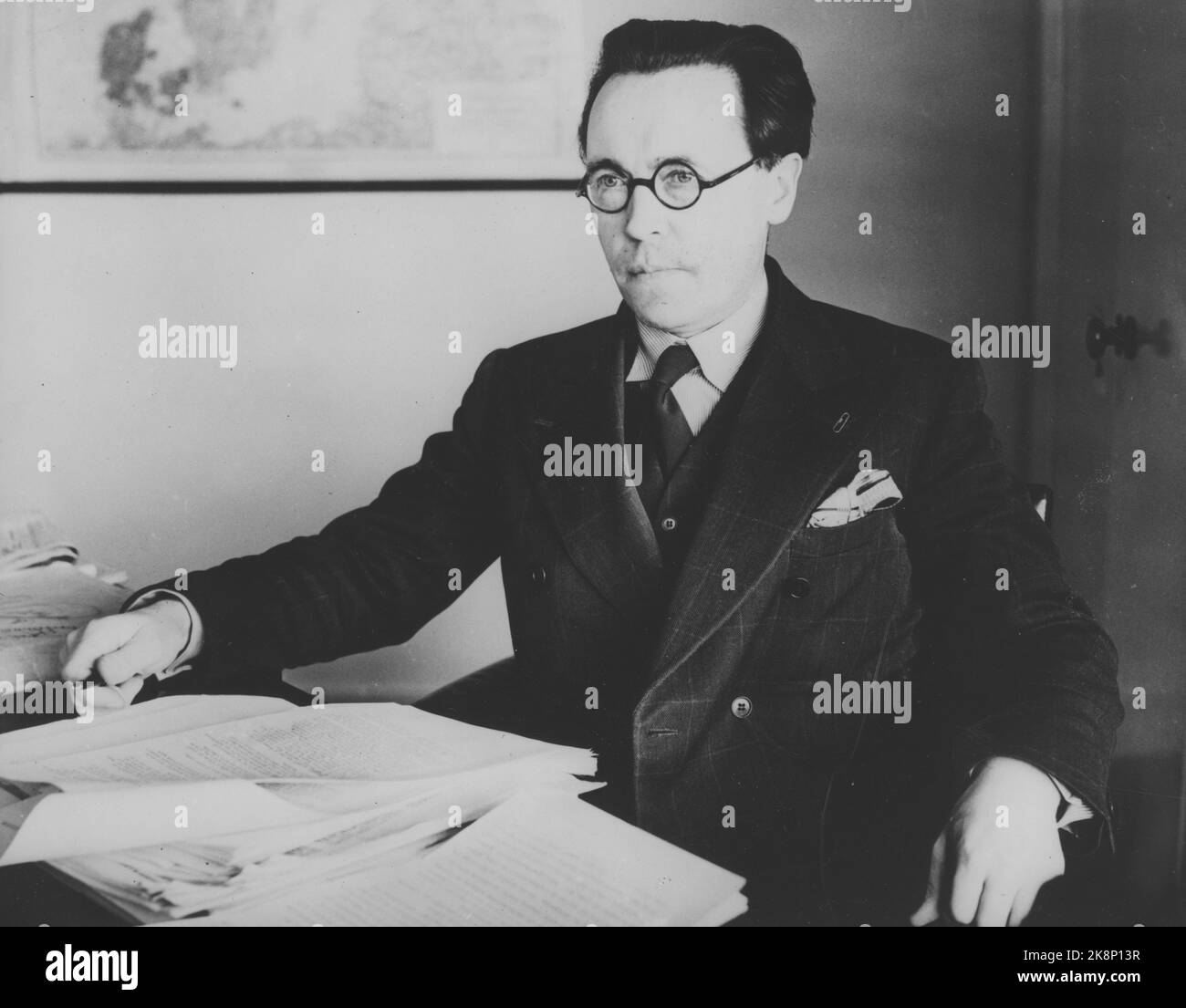 1942 ww2 hi-res stock photography and images - Alamy