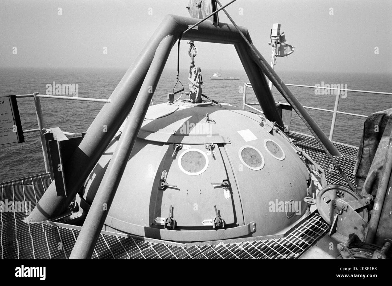 Oil revenues Black and White Stock Photos & Images - Alamy