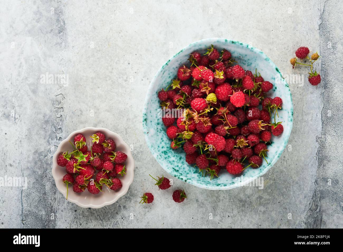 Raspberry. Branch of ripe raspberries with leaves on old concrete tile ...