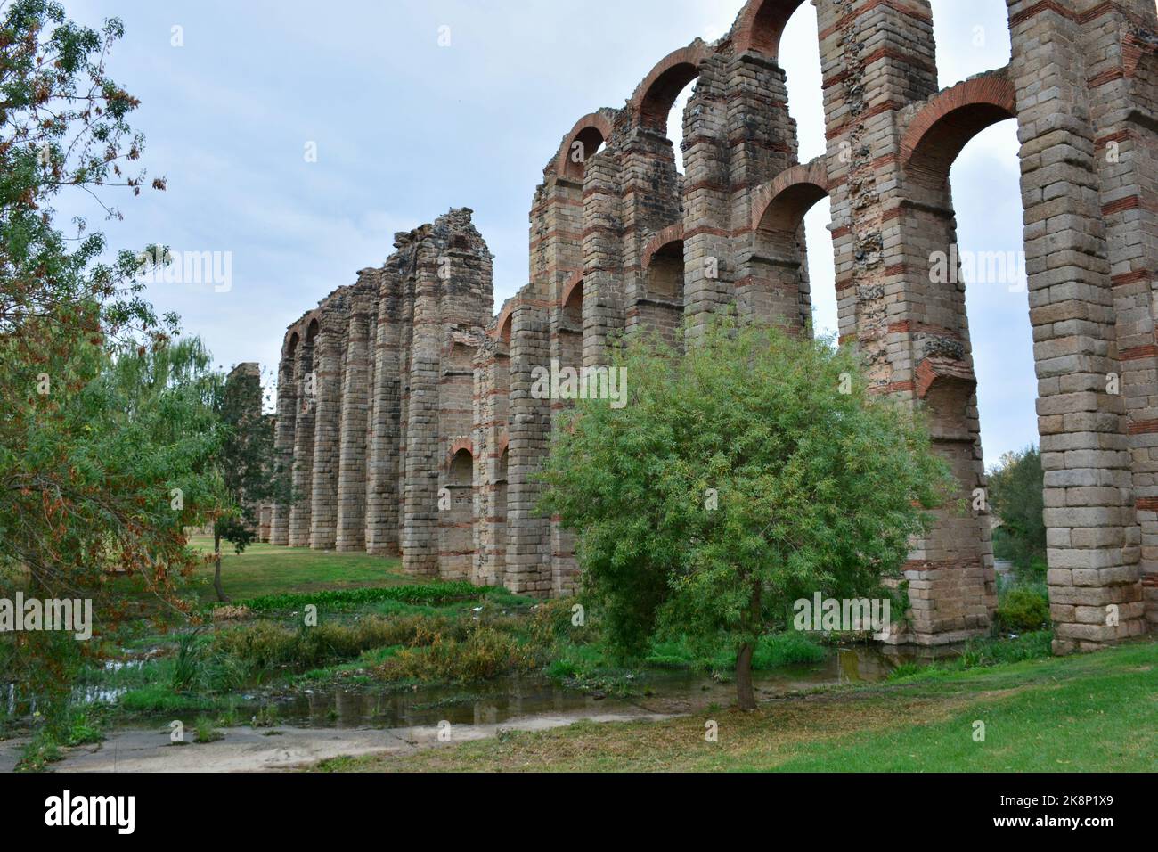 Acueducto romano de los milagros hi-res stock photography and images - Alamy