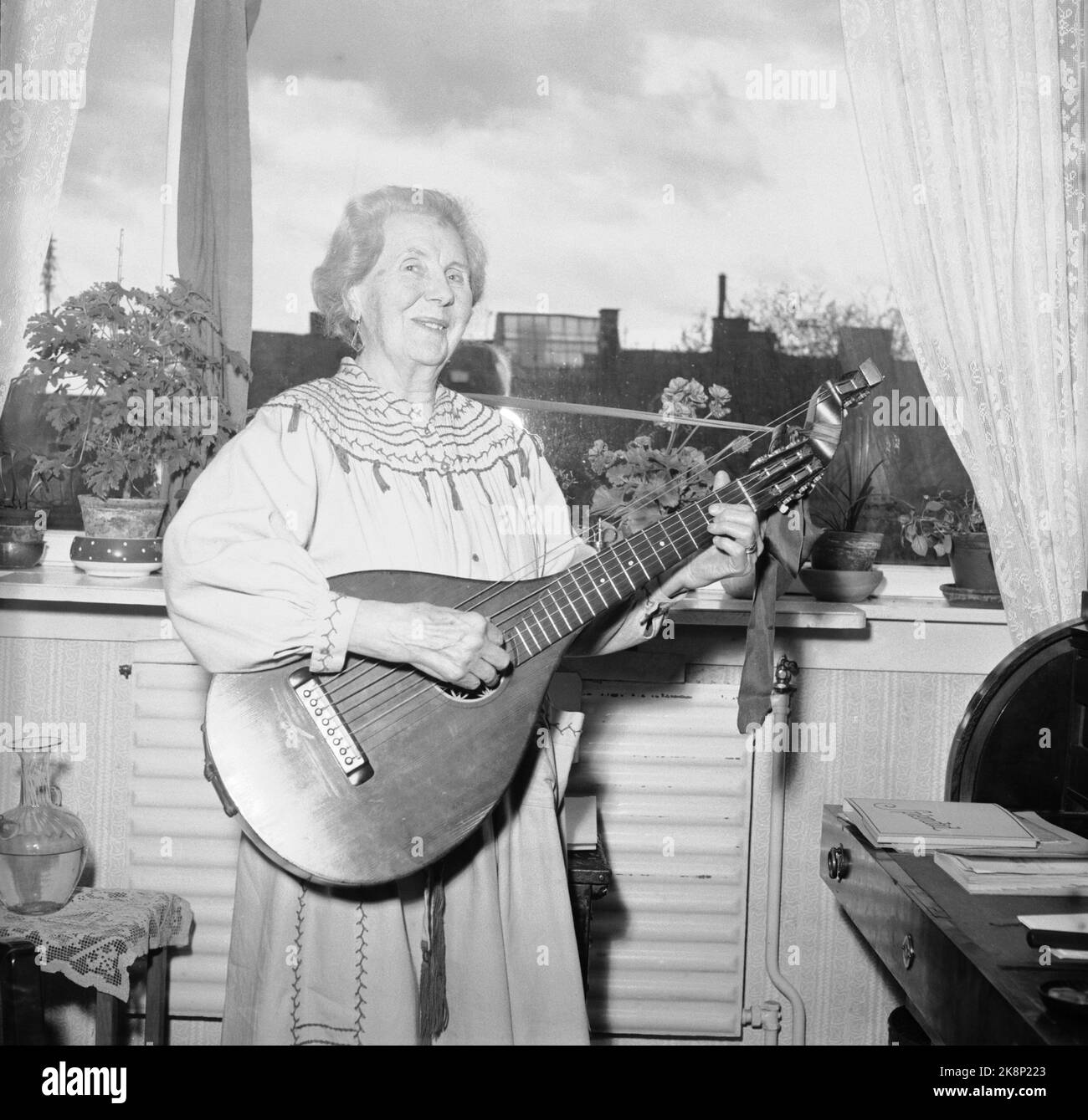 Actor bokken lasson hi-res stock photography and images - Alamy