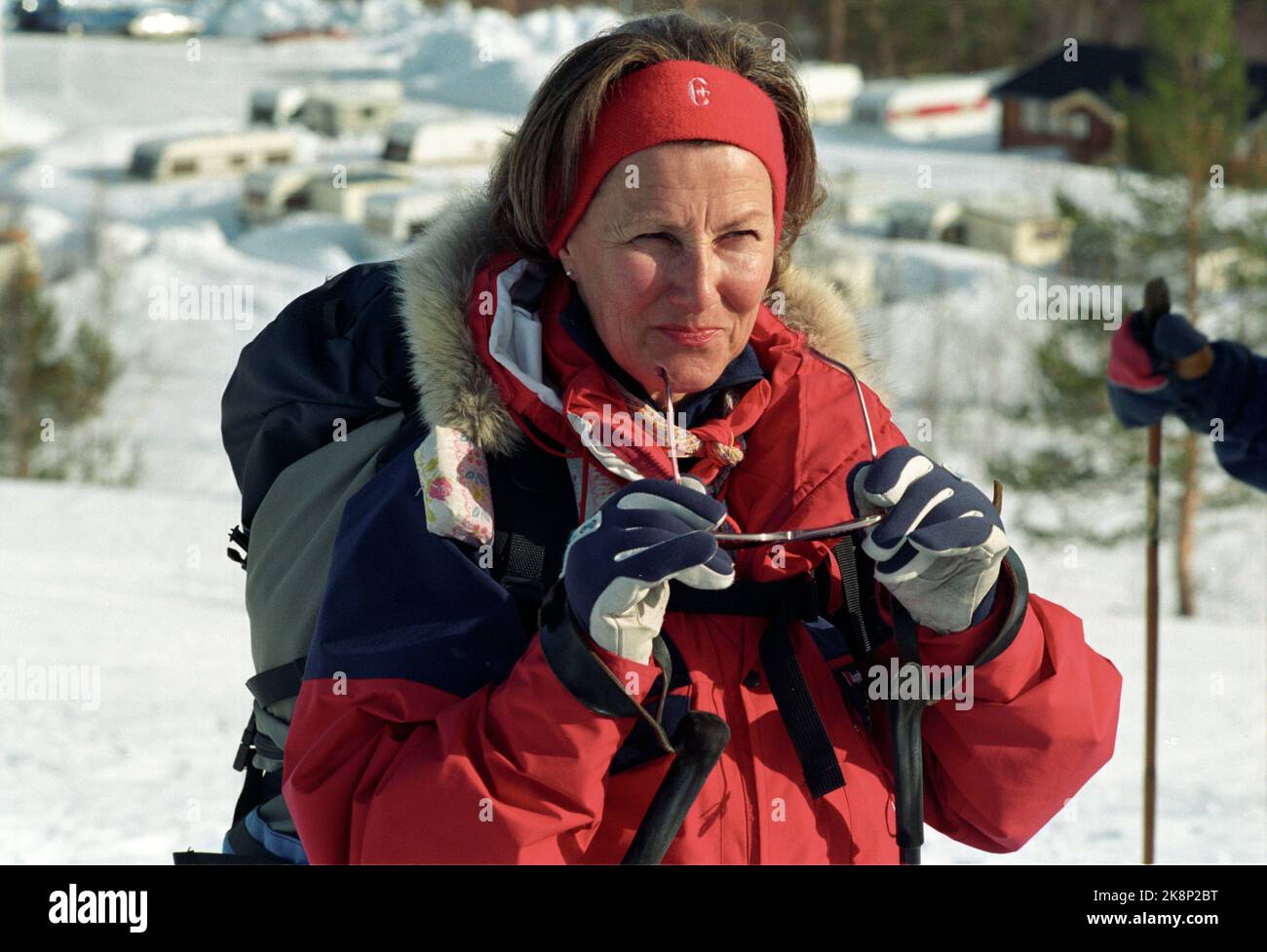 March 1993. The queens Sonja and Margrethe on skiing in Northern Norway ...